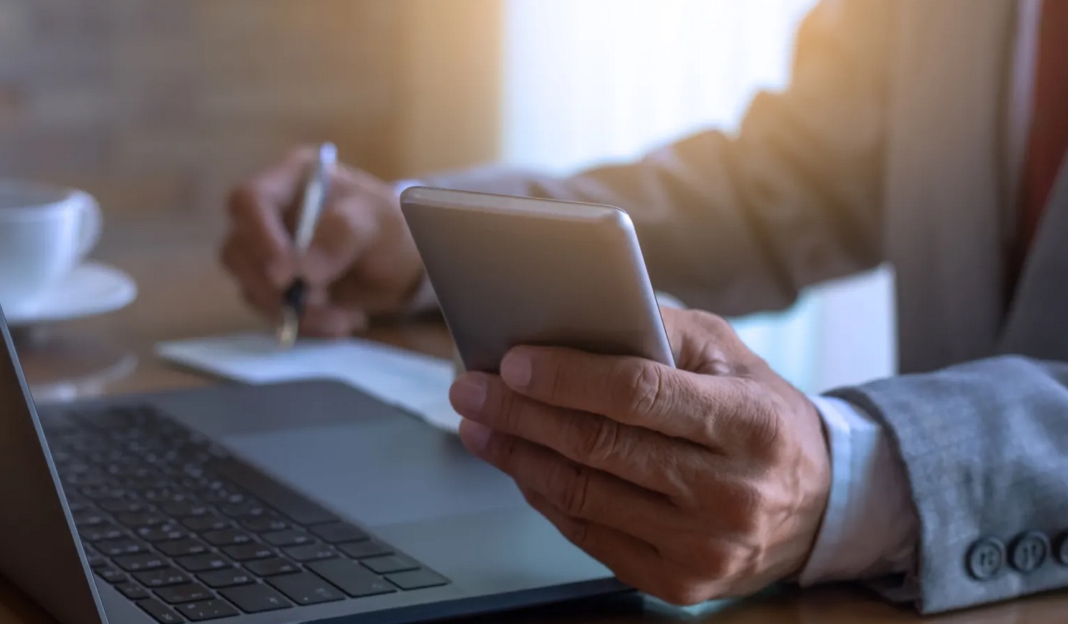 How Smartphones Impact Fitness: Benefits, Risks & Tips